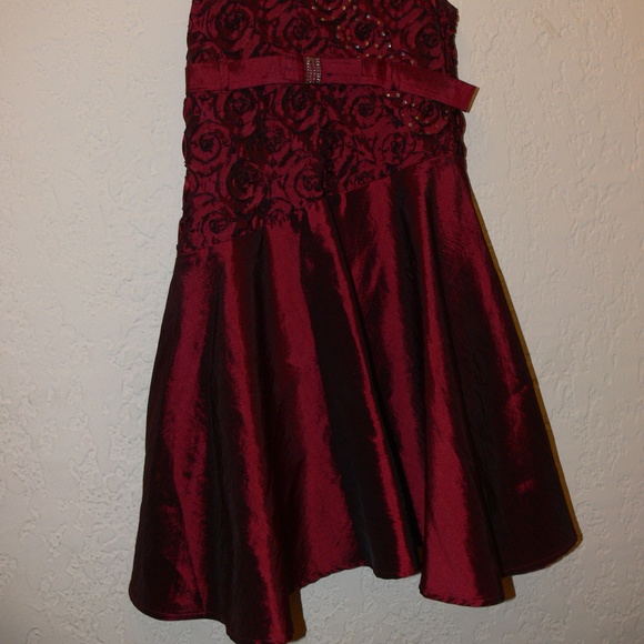 Isobella & Chloe | Dresses | Isobella Chloe Red Rose Formal Dress ...